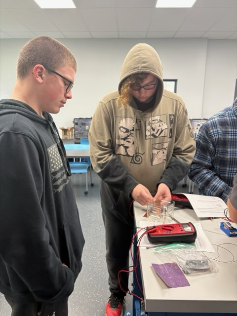 Hands-on Technical Training Day at CCBC with Blackhawk High School Pre ...